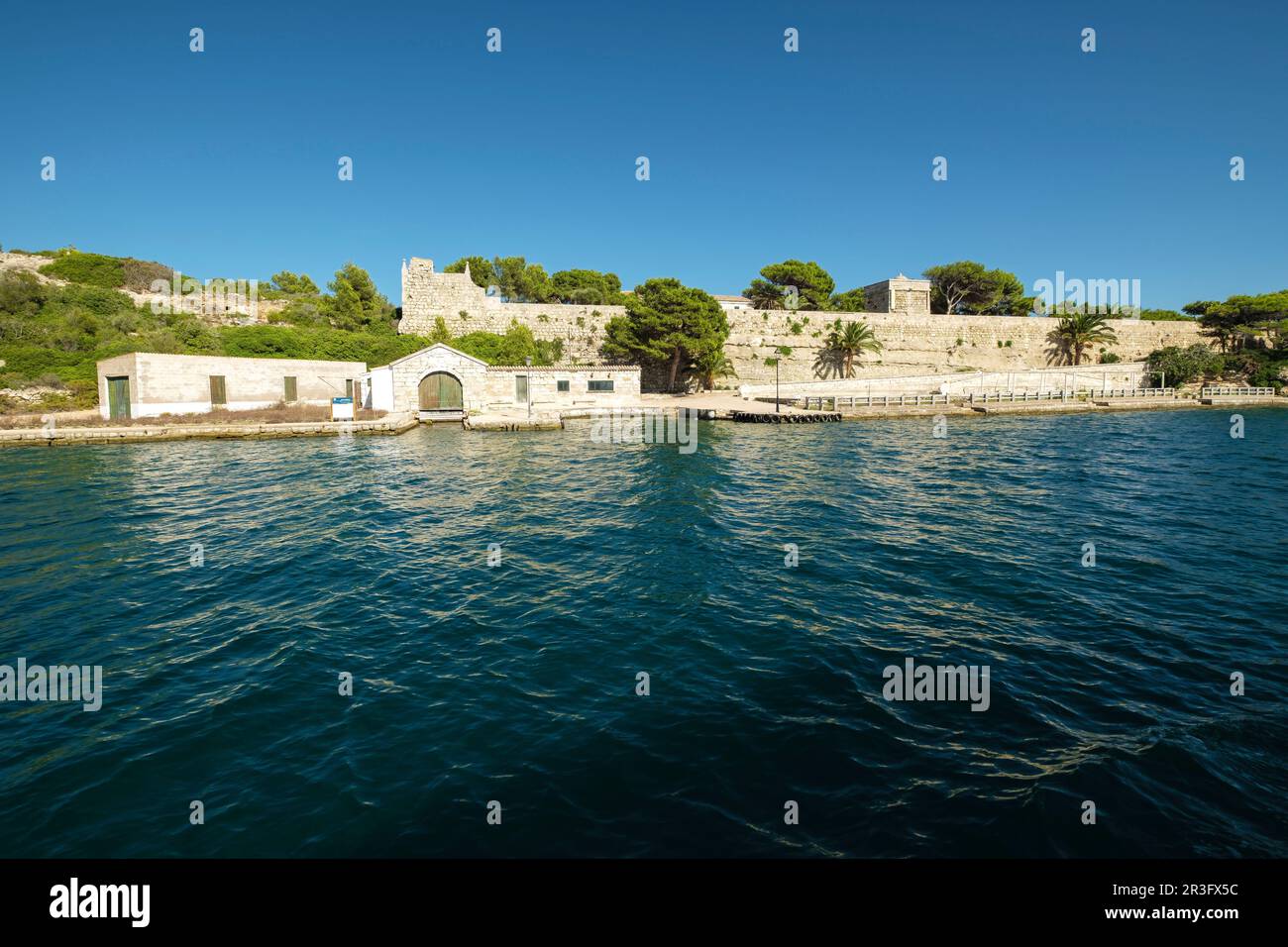 isla del Lazareto, Illa del Llatzeret, interior del puerto de Mahón ...