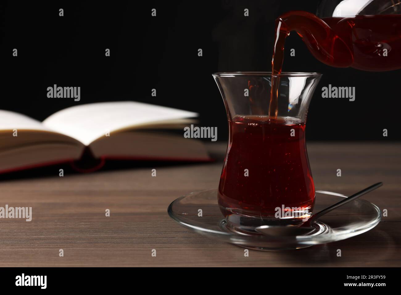 Pouring turkish tea glass hi-res stock photography and images - Alamy