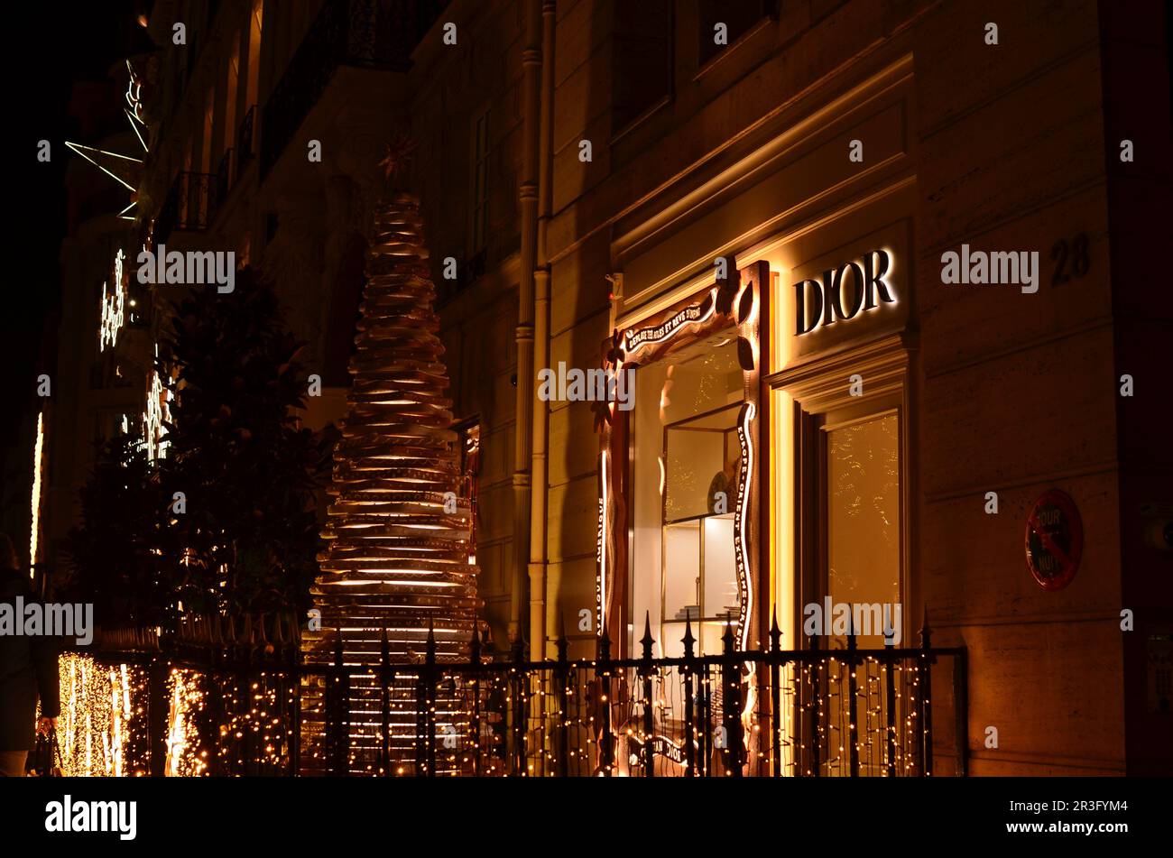 Christian dior store europe 2022 hi-res stock photography and images ...