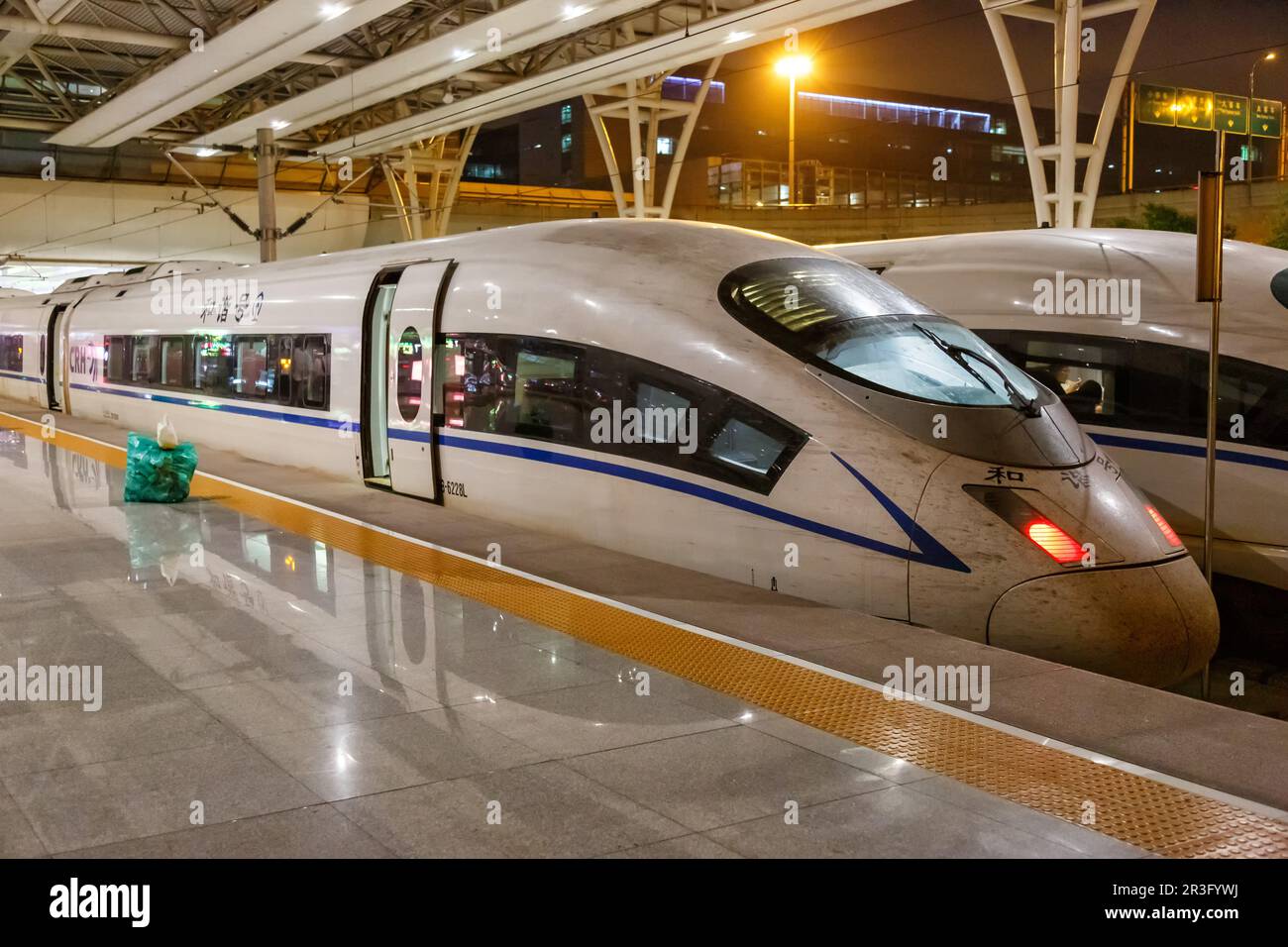 Siemens Velaro CN CRH3 high speed train train at Shanghai Hongqiao ...