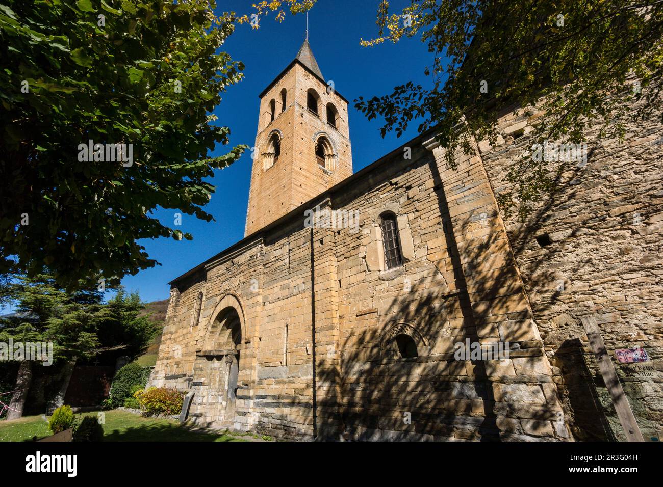campanario de construcción gótica, alrededore del siglo XIV, iglesia ...