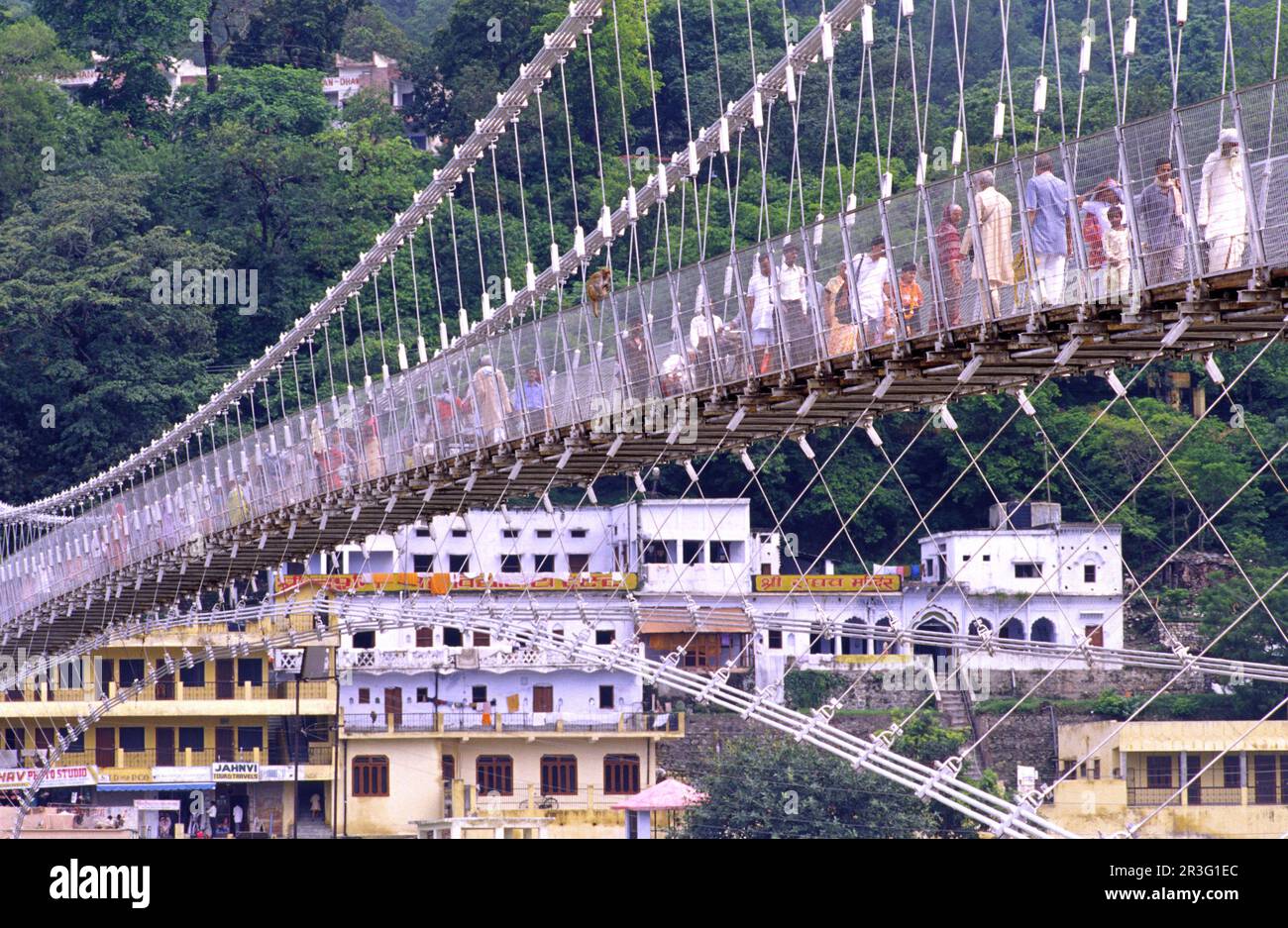 Puente Ramjhula, sobre el rio Ganges,Rishikesh,Uttar Pradesh,India ...