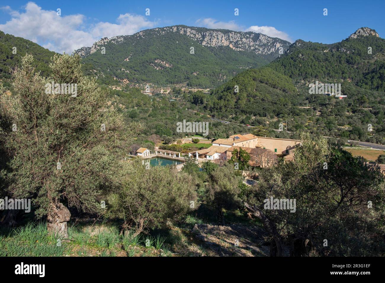 Edificios de arquitectura residencial hi-res stock photography and ...