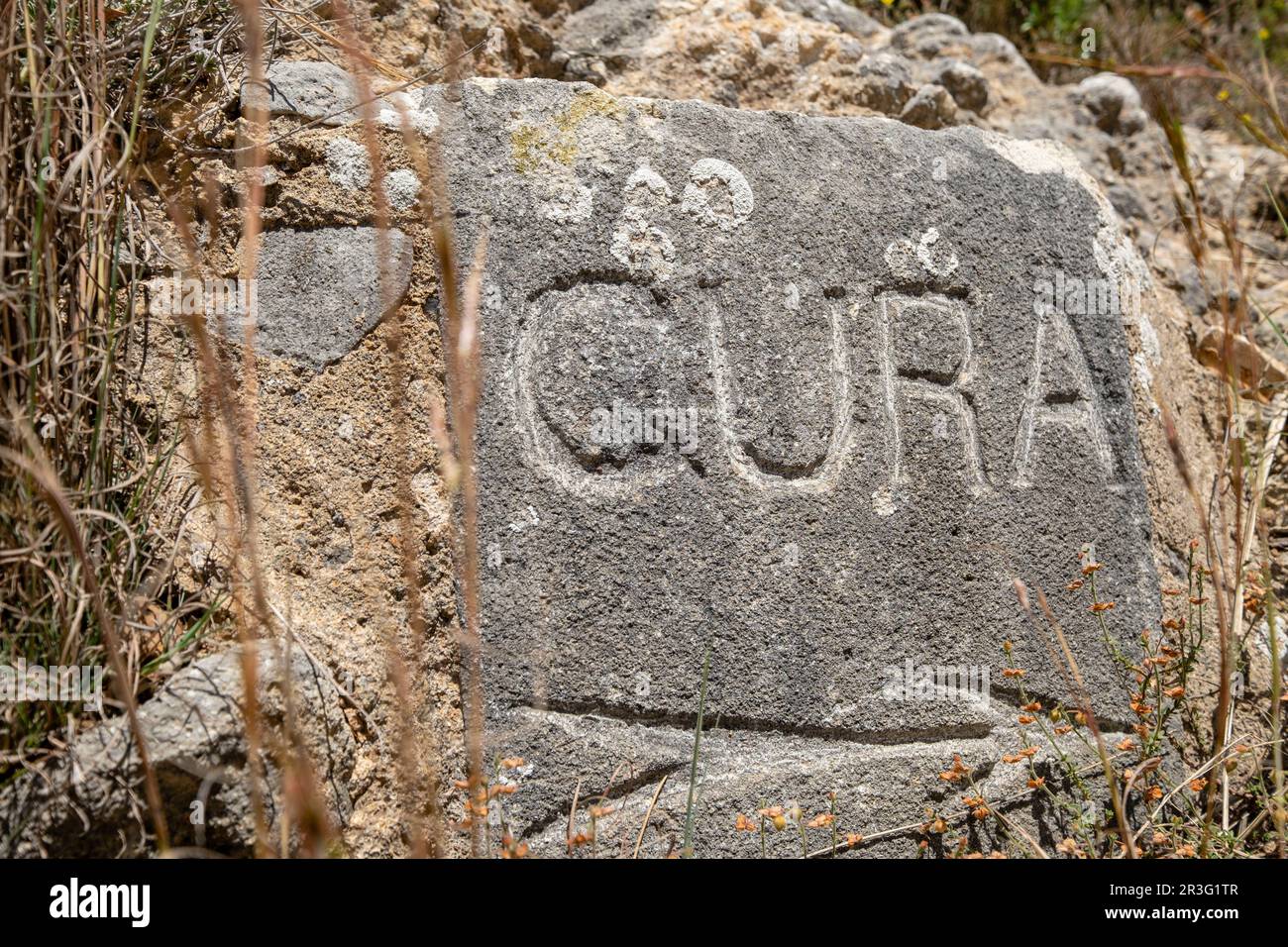 senda de ascenso a la cueva de Ramon Llull y al Santuario de Cura ...