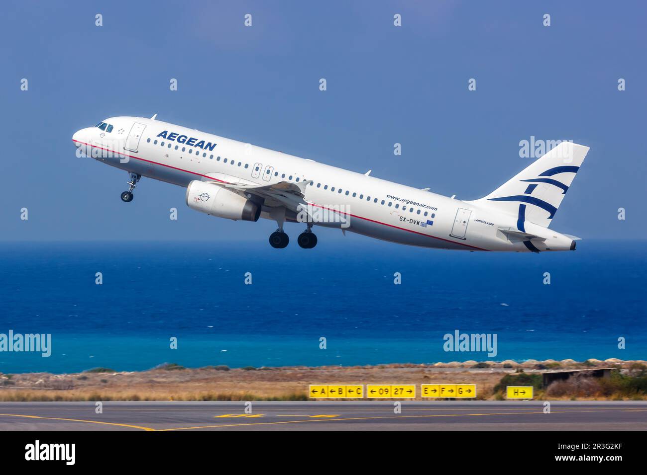Aegean airlines airbus a320 aircraft hi-res stock photography and ...