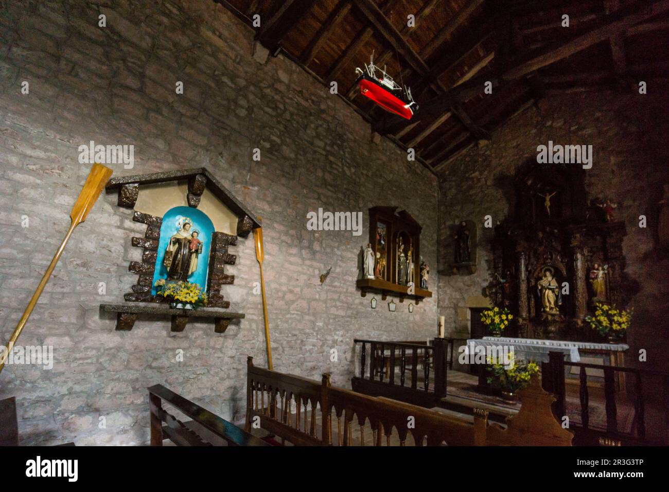 retablo rococó del siglo XVIII realizado en madera sin policromar ni ...