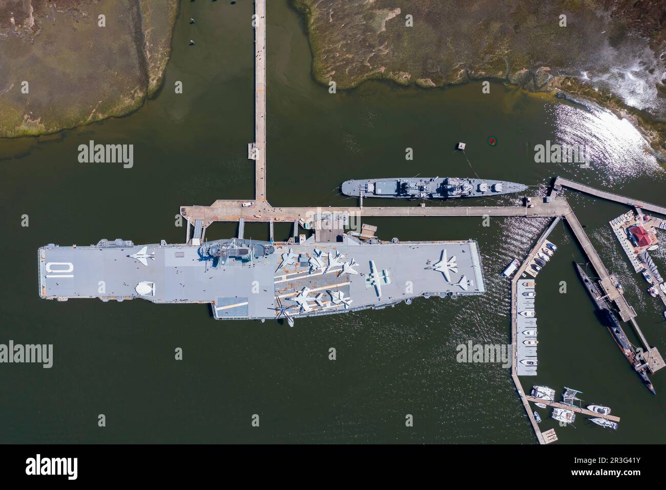 USS Yorktown CV-10 Stock Photo - Alamy