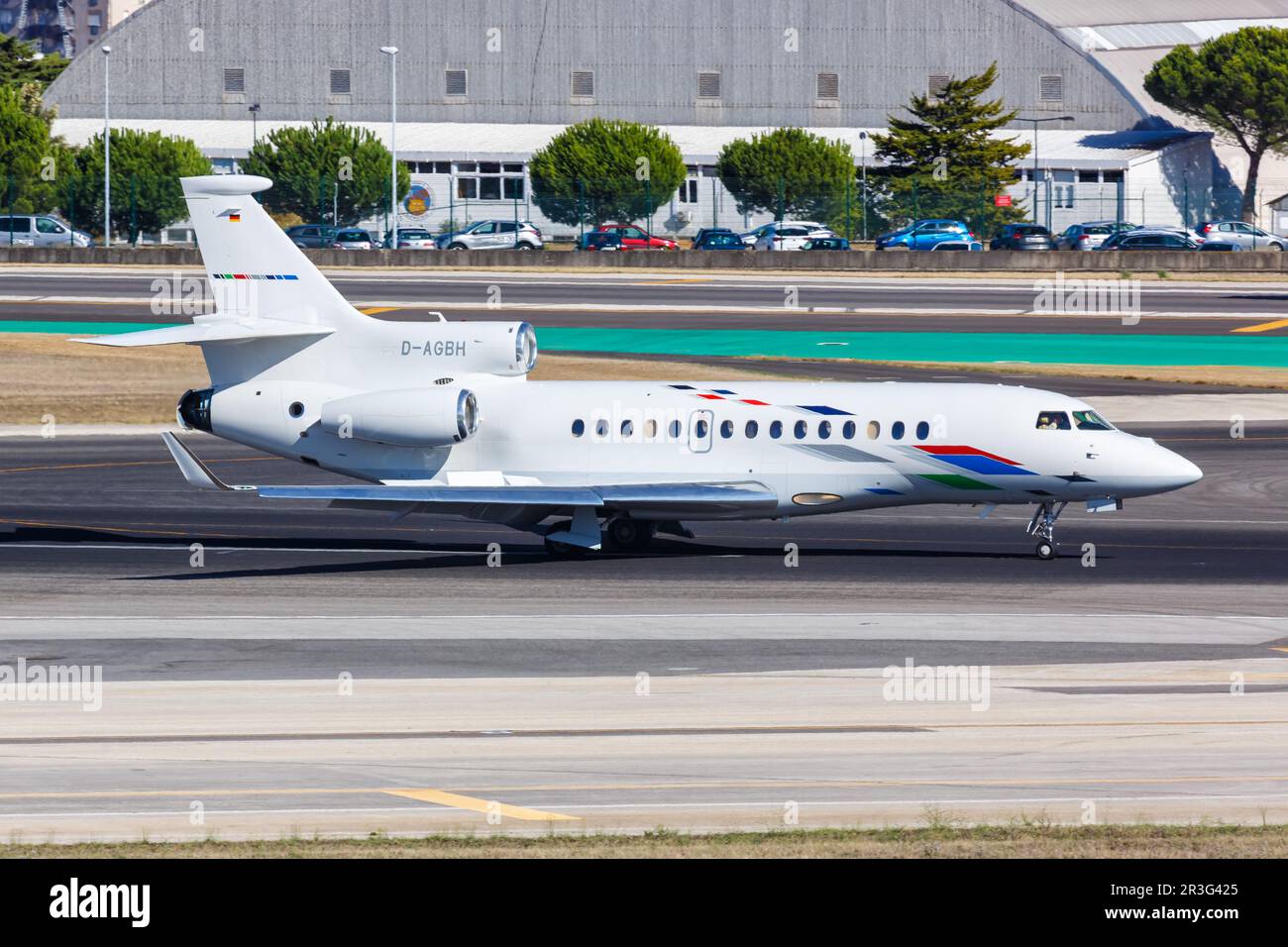VW Air Services Dassault Falcon 7X Aircraft Lisbon Airport in Portugal ...