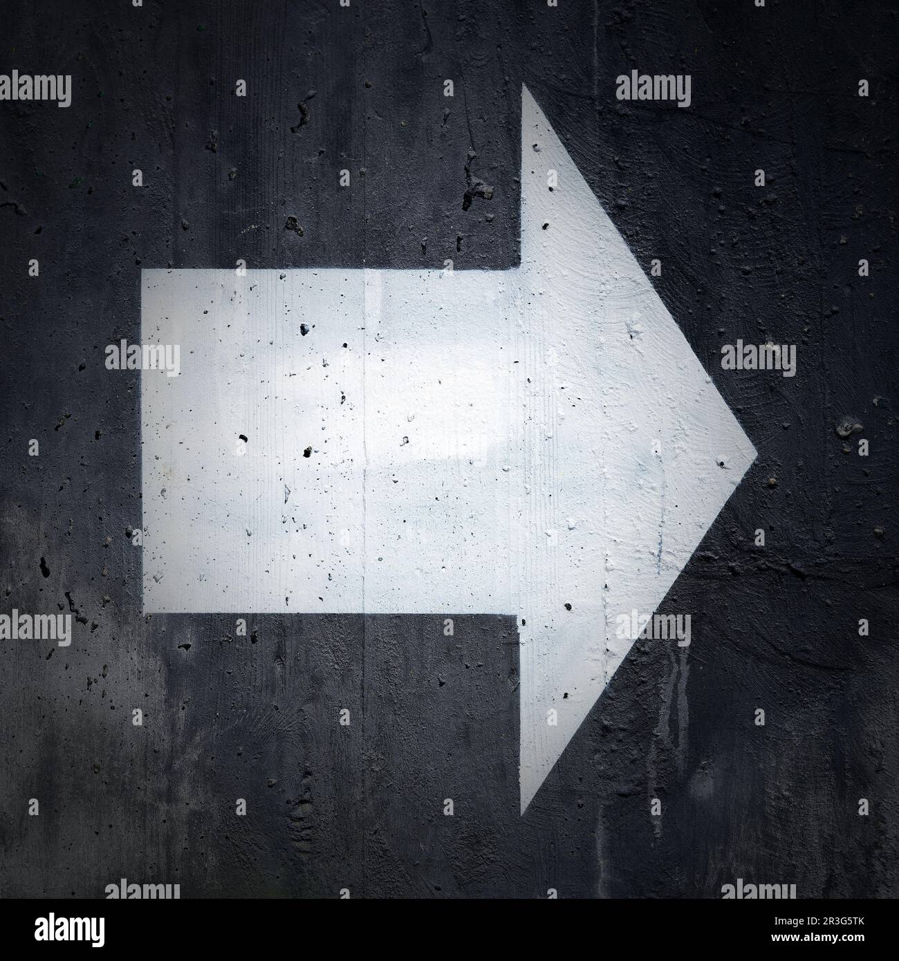 Directional arrow pointing to the right on a concrete house wall Stock ...