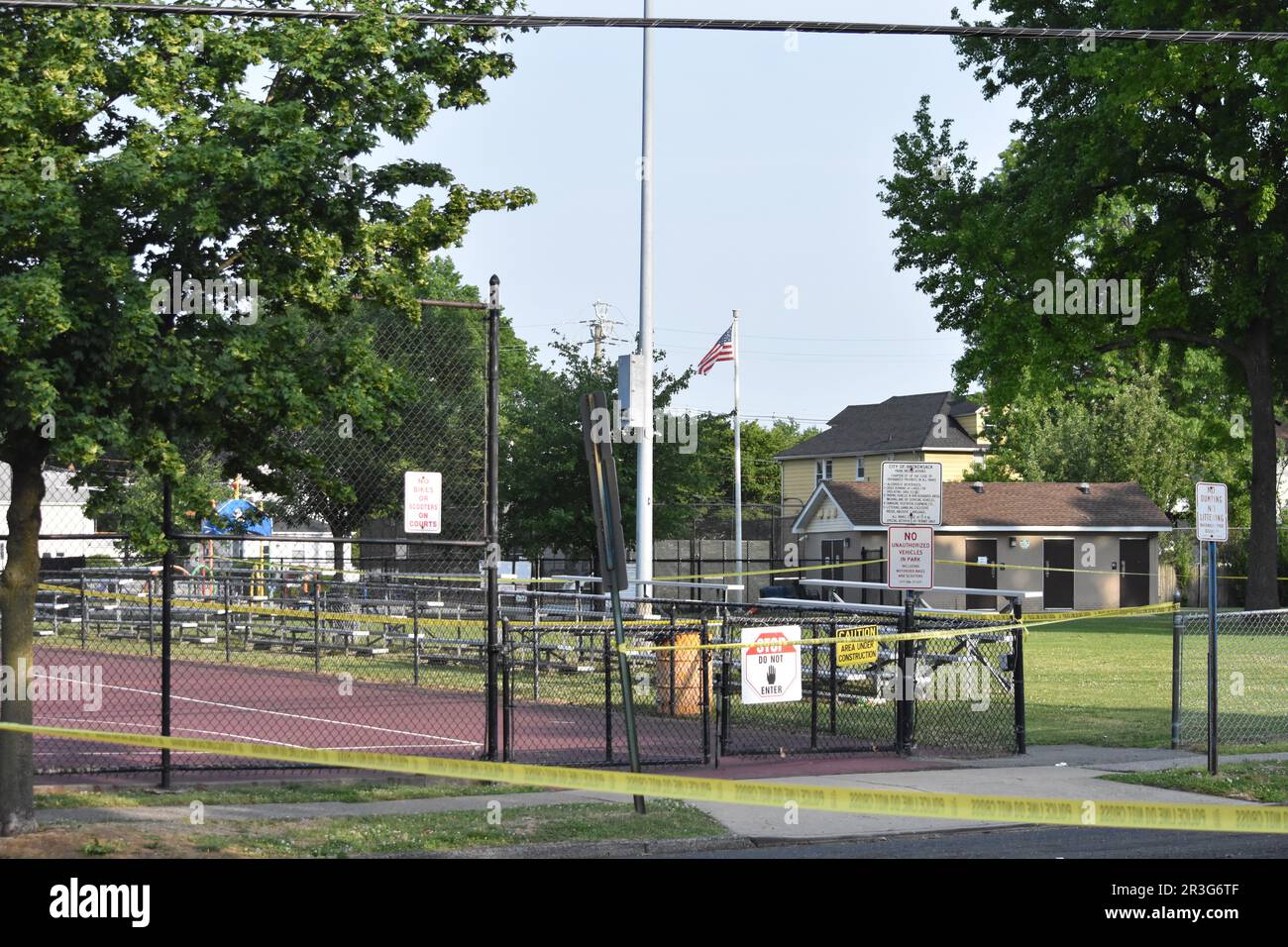 Hackensack, United States. 23rd May, 2023. Police officers close Carver ...
