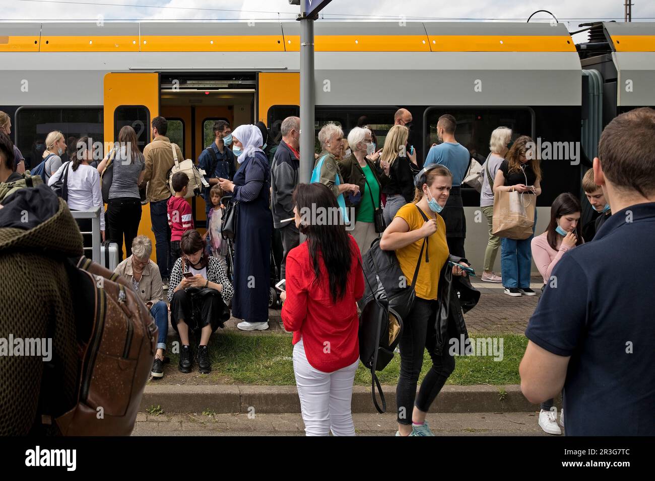 Chaos in local traffic, the train stops and everyone has to get off ...