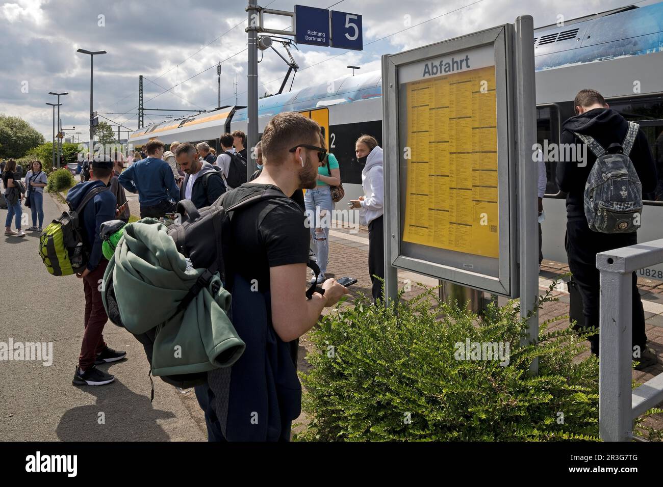 Chaos in local traffic, the train stops and everyone has to get off ...