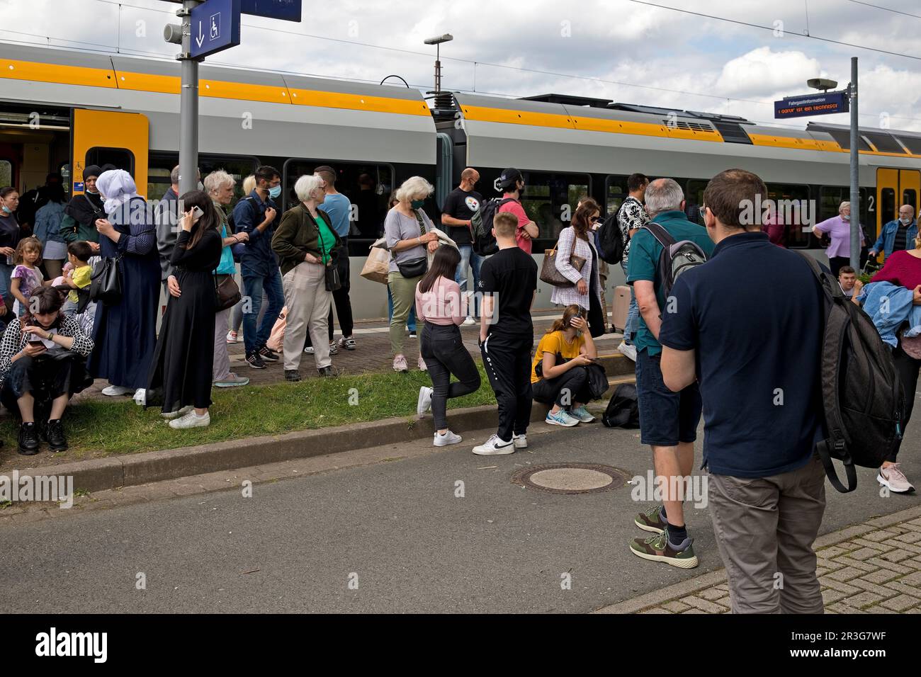 Chaos in local traffic, the train stops and everyone has to get off ...