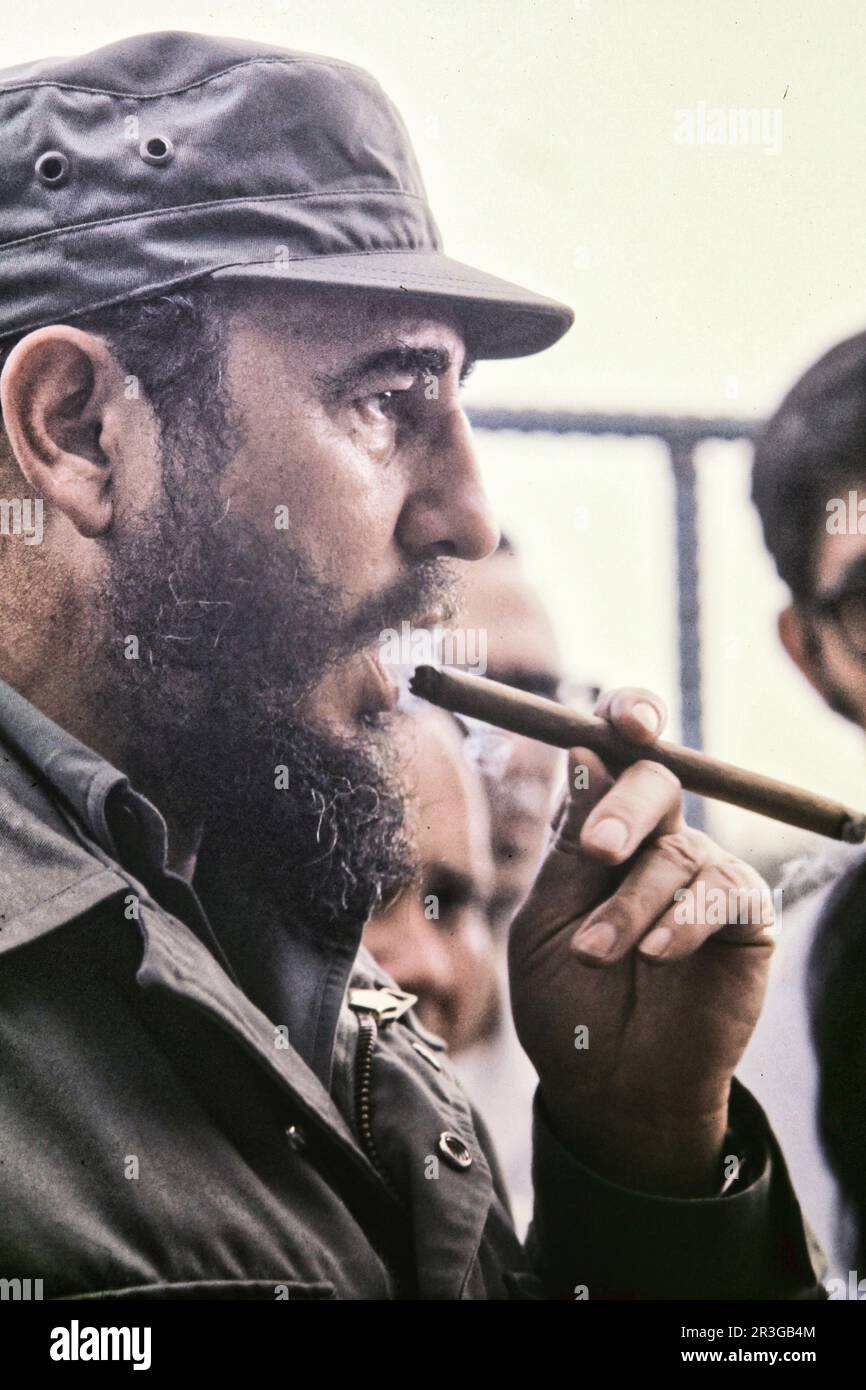 Fidel castro cigar hi-res stock photography and images - Alamy