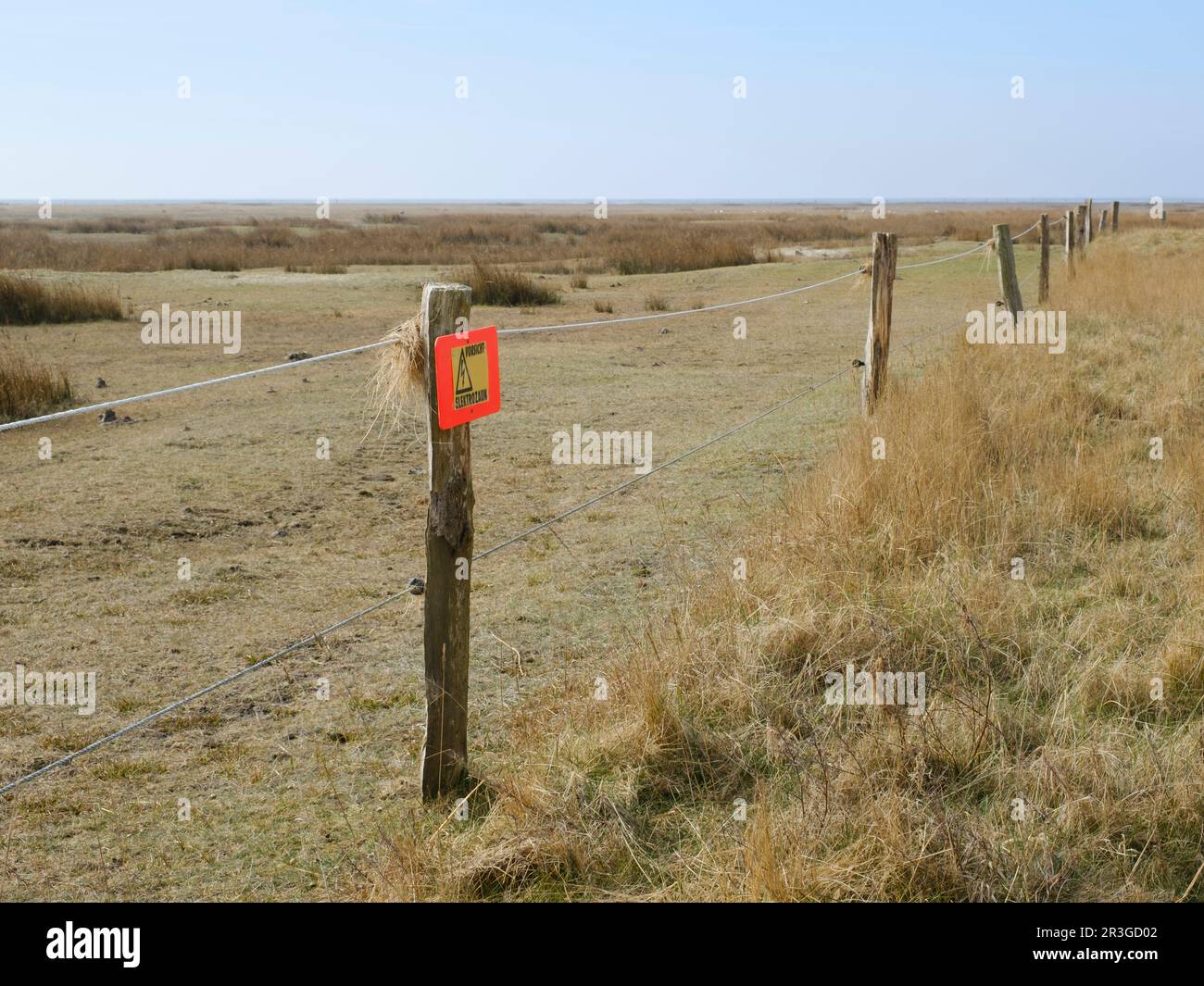 Electric fence at a field Stock Photo - Alamy