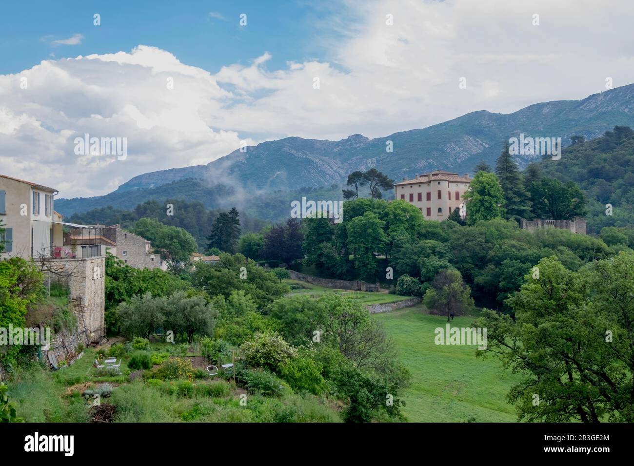 Village and castle Vauvenargues, Provence Stock Photo - Alamy