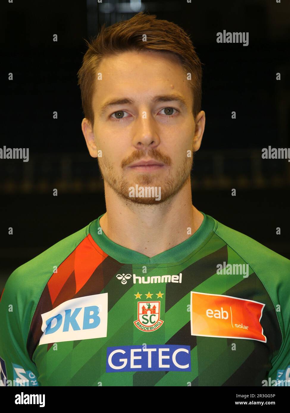 Season 34 hi-res stock photography and images - Alamy