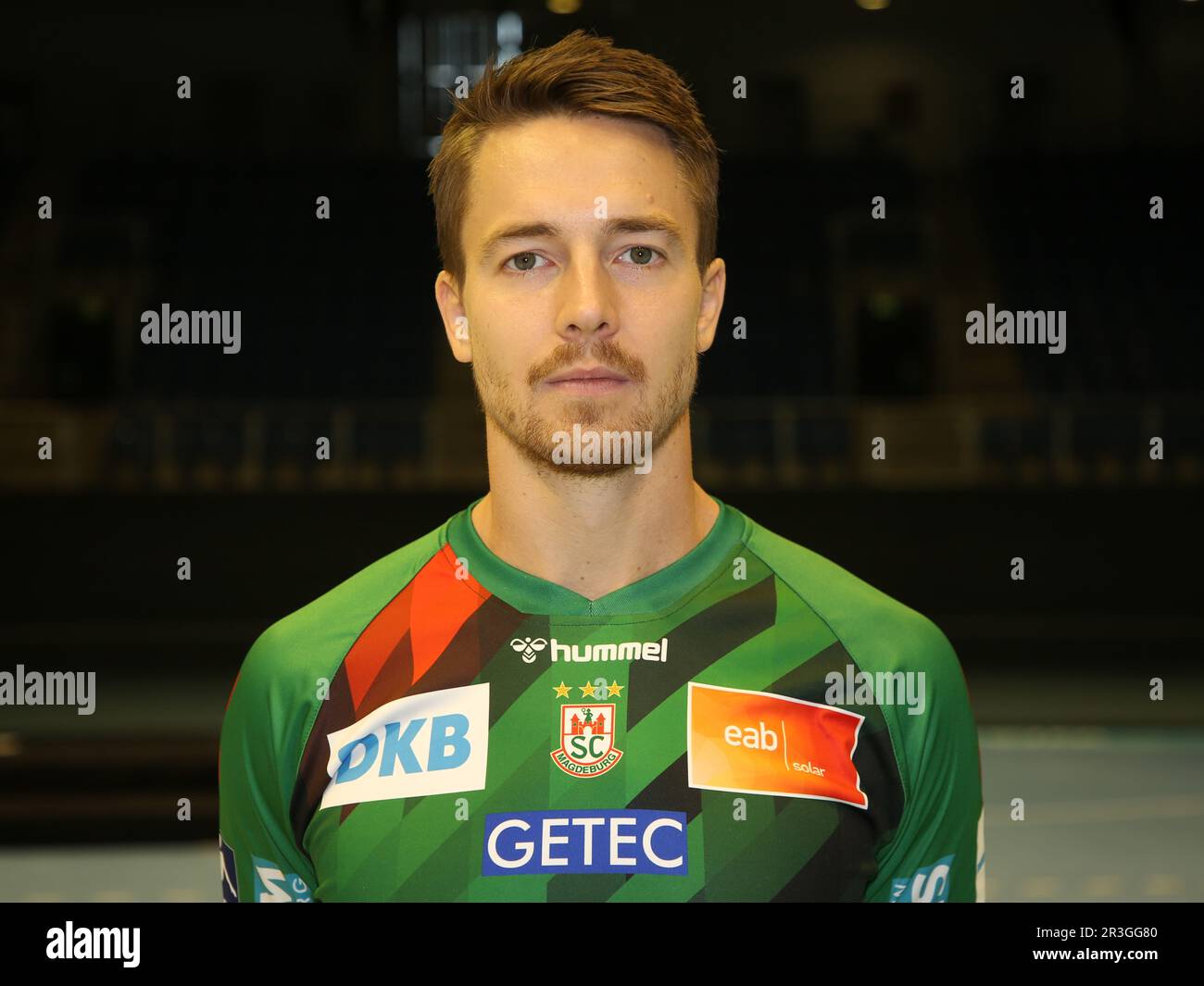 Season 34 hi-res stock photography and images - Alamy