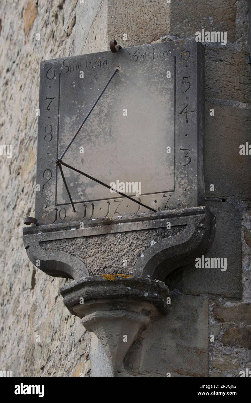 Sun dial hi-res stock photography and images - Alamy