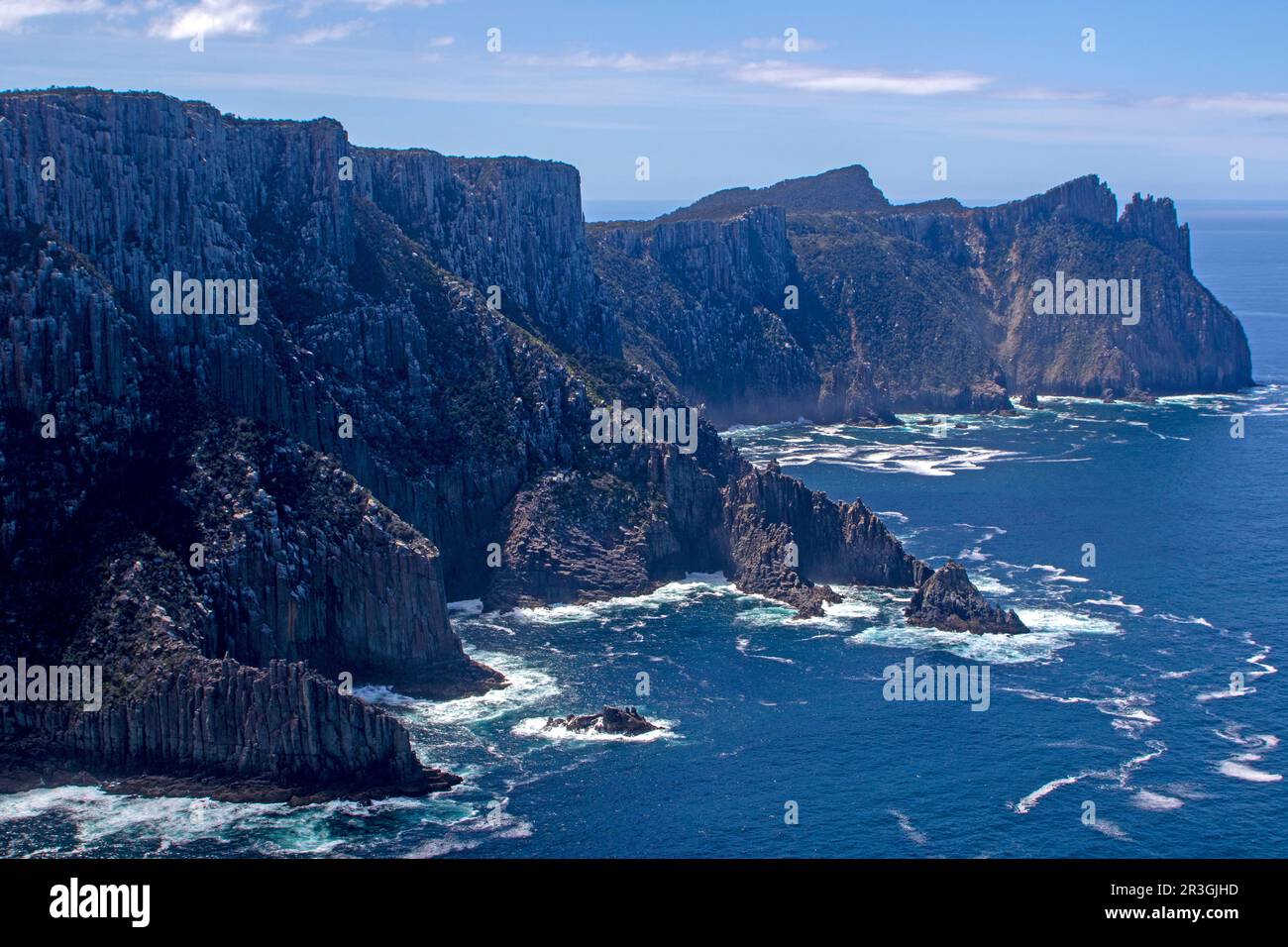 Cape Pillar, the site of the highest sea cliffs in Australia Stock ...