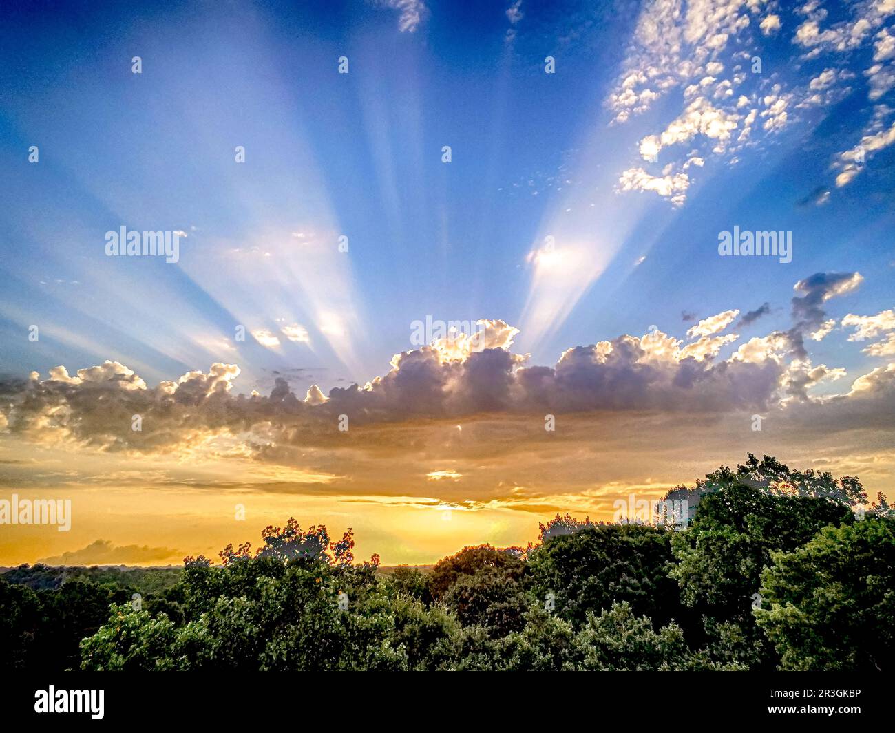 Sun above the horizon hi-res stock photography and images - Alamy