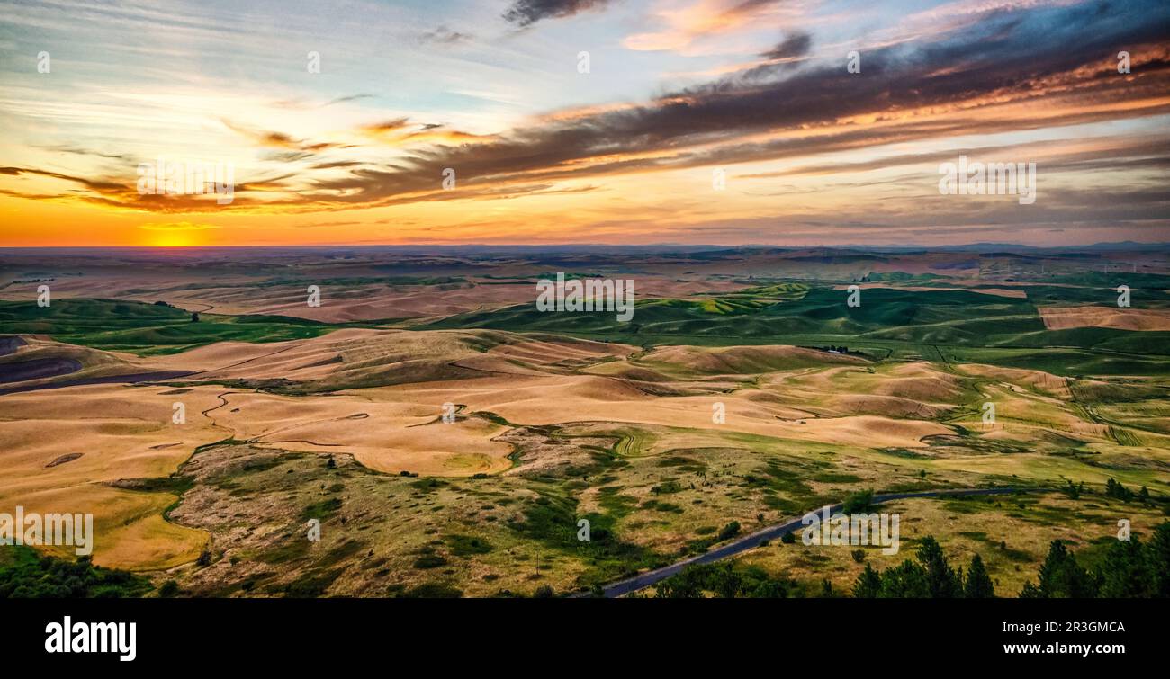 Sun setting below the horizon in a loose region of eastern Washington ...
