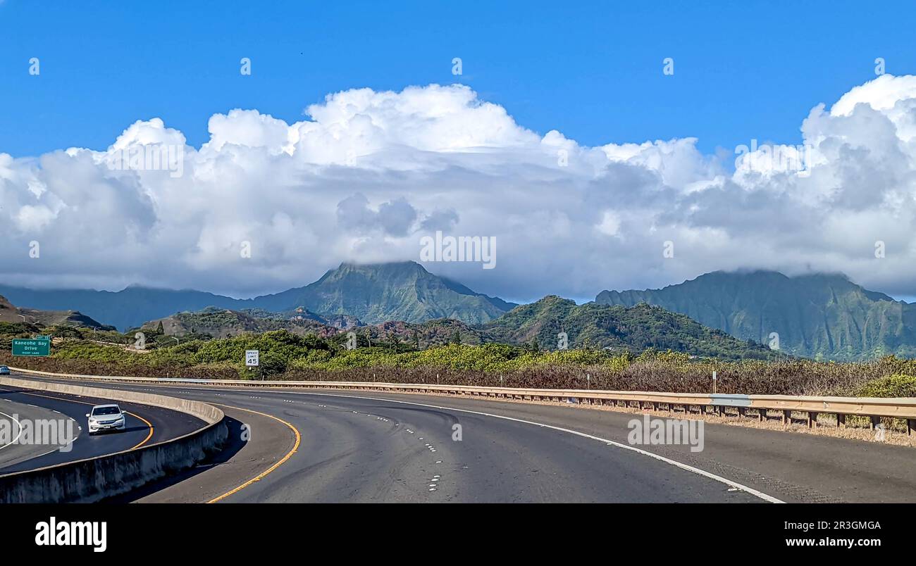 Driving around on roads of oahu hawaii Stock Photo - Alamy