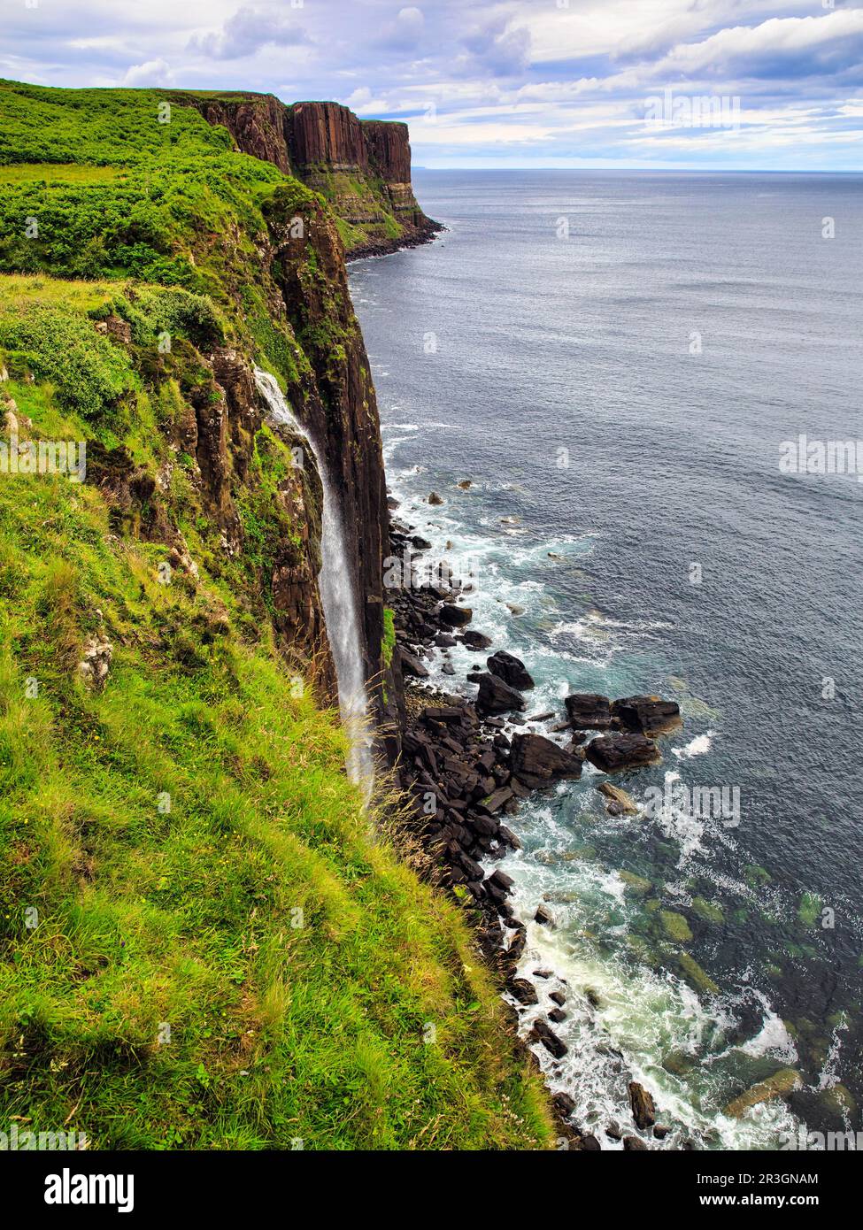 Mealt Falls waterfall and Kilt Rock, cliff, Trotternish Peninsula, Isle ...