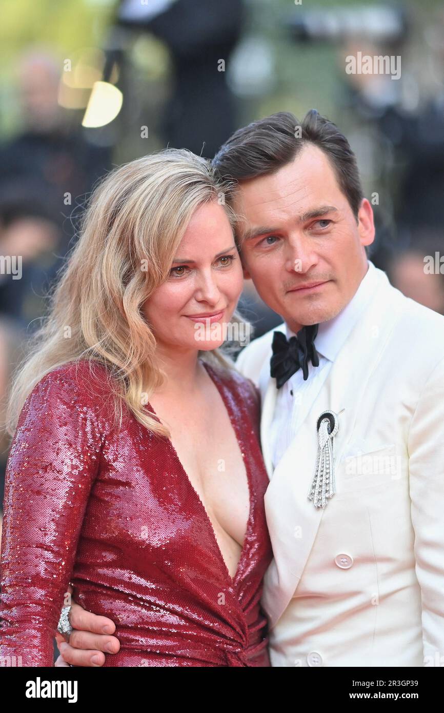 Aimee Mullins and Rupert Friend attend the Asteroid City red carpet ...
