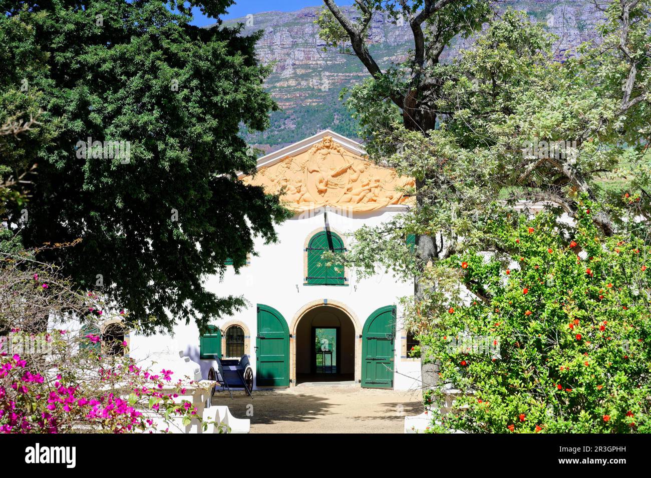 Groot Constantia Wine Estate historic building in Dutch architectural ...