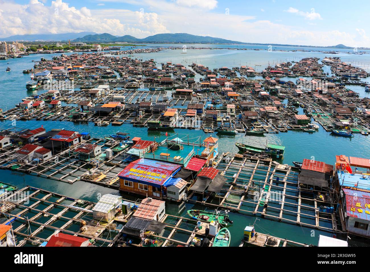 Floating fishing village Stock Photo - Alamy