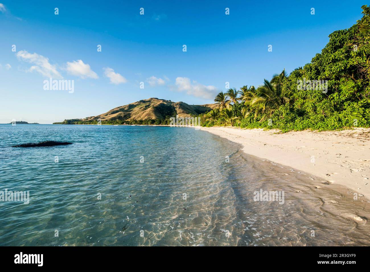 Deserted island sandy beach hi-res stock photography and images - Alamy