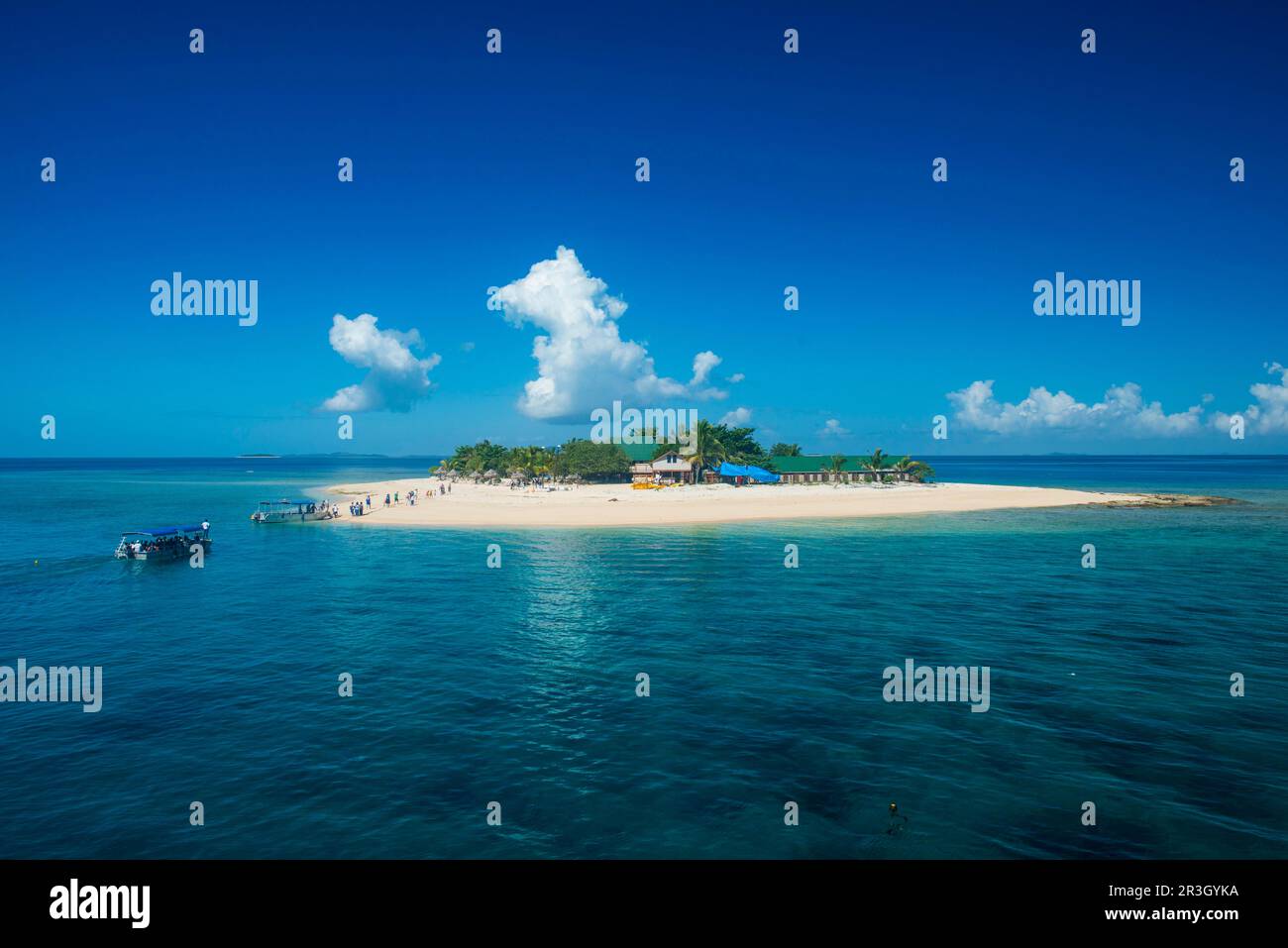 Beautiful South Sea island, Mamanuca islands, Fiji Stock Photo - Alamy