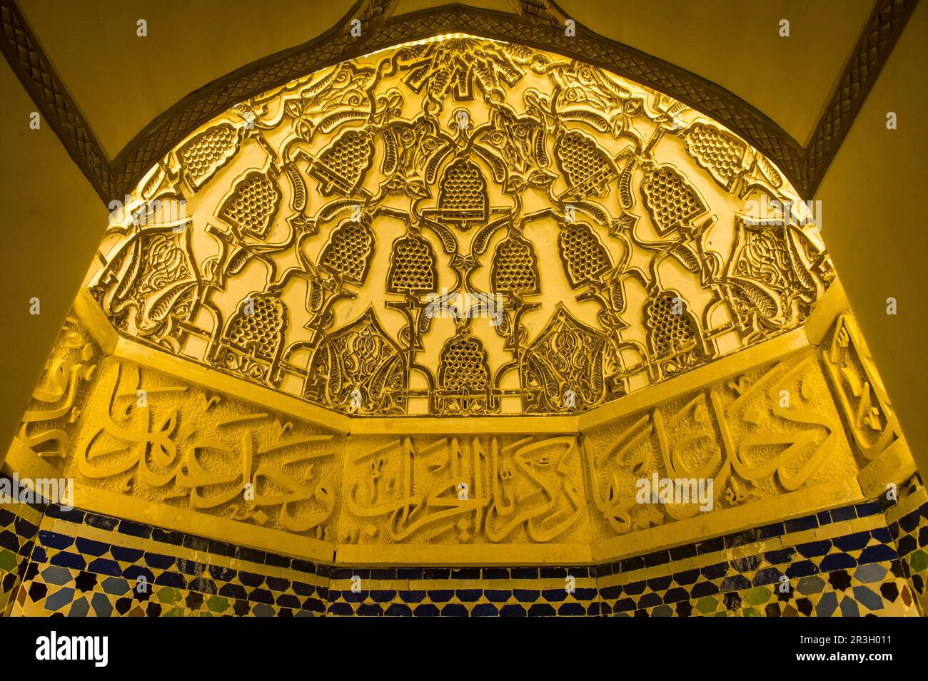 Golden niche inside the Grand mosque, Kuwait City, Kuwait Stock Photo ...