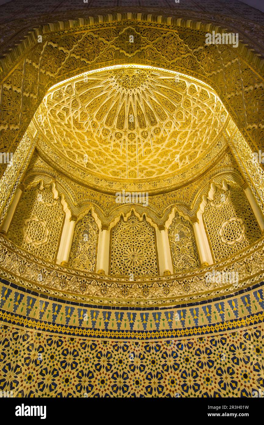 Golden dome inside the magnificent Grand mosque, Kuwait City, Kuwait ...