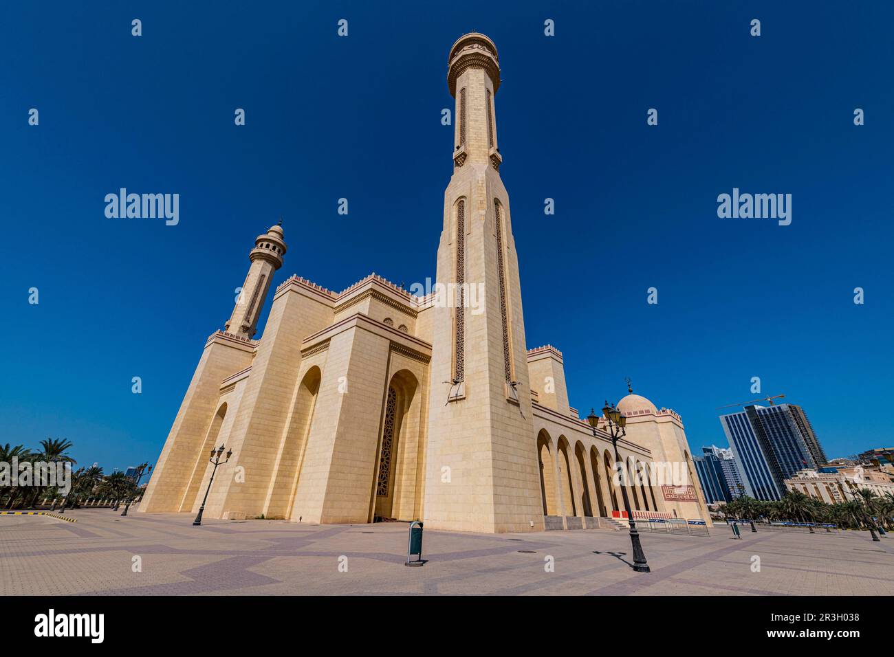 The grand mosque, Kingdom of Bahrain Stock Photo - Alamy