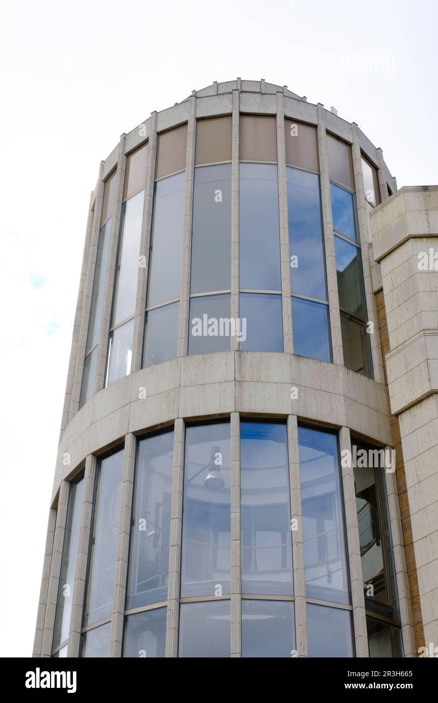 Round glass building hi-res stock photography and images - Alamy