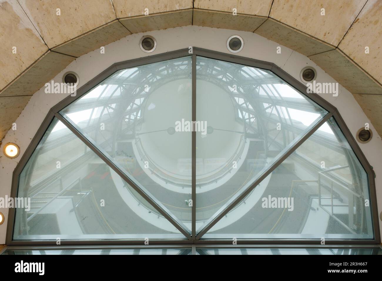 Round view hi-res stock photography and images - Alamy