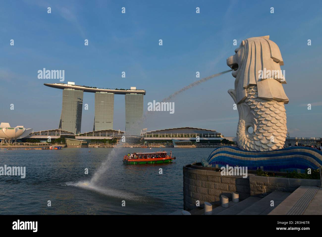 Merlion, Marina Bay Sands Hotel, Singapore Stock Photo - Alamy
