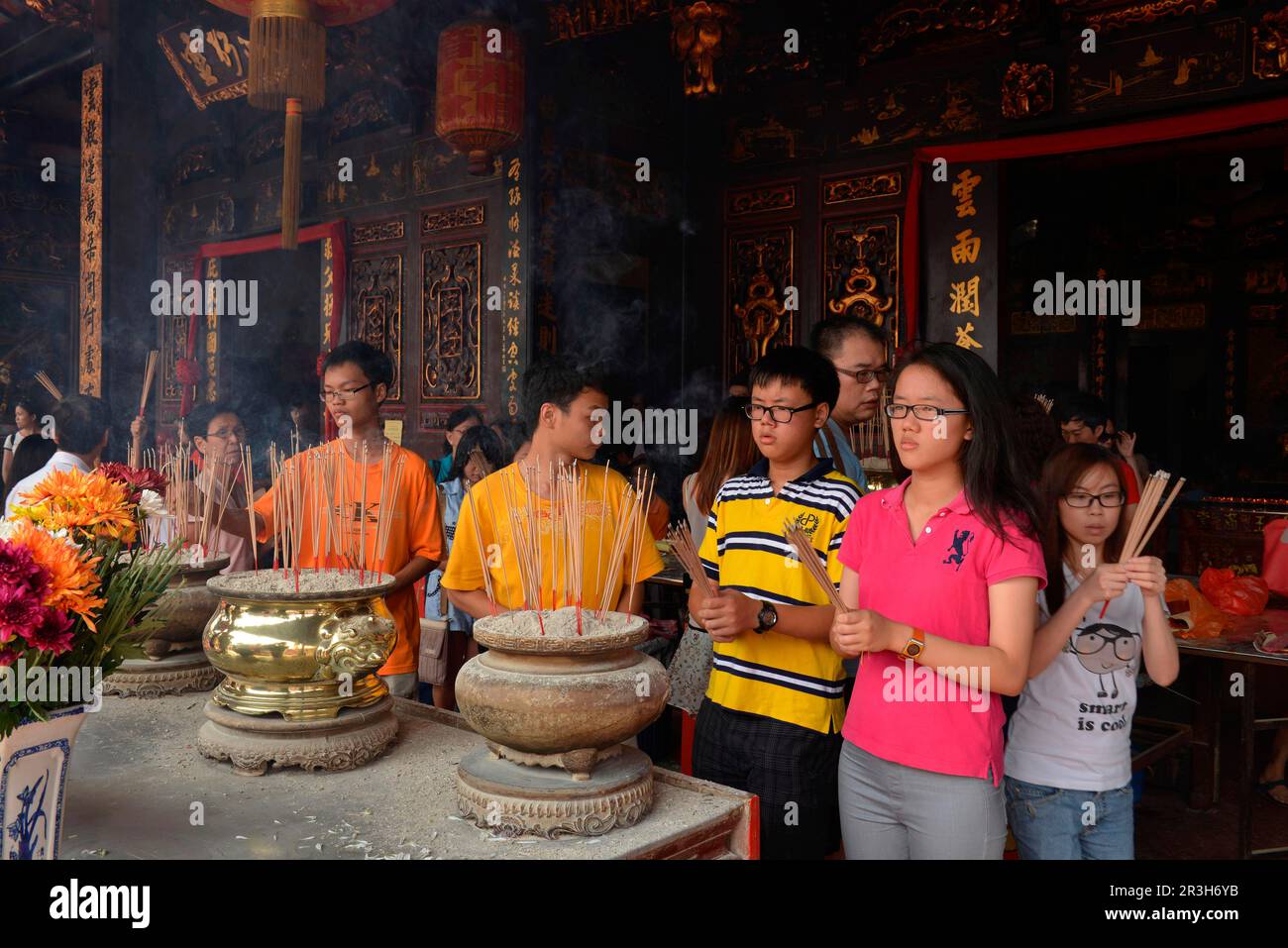 Malacca malaysia buddhist temple hi-res stock photography and images ...