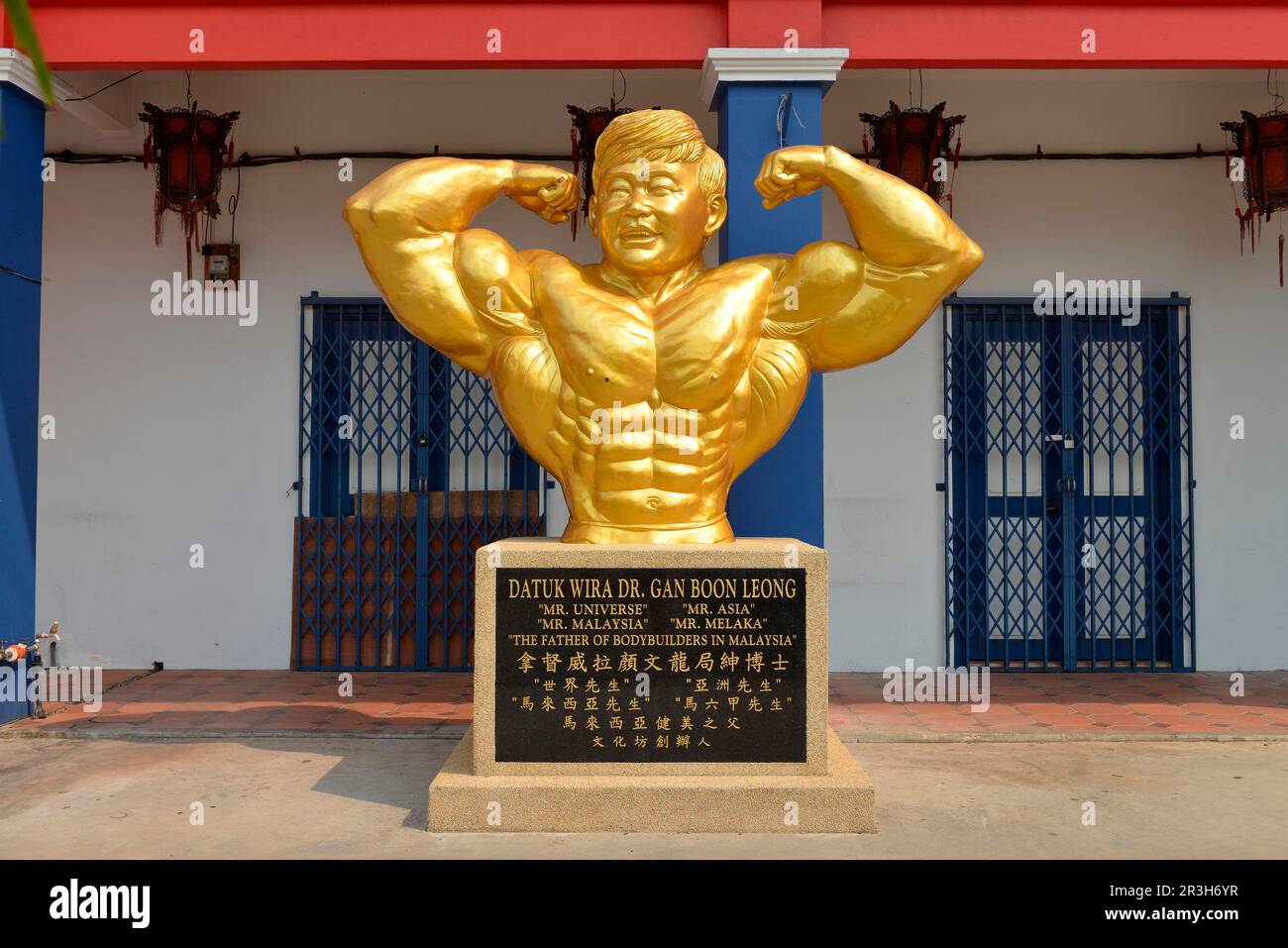 Statue, Datuk Wira Gan Boon Leong, Melaka, Malaysia Stock Photo - Alamy