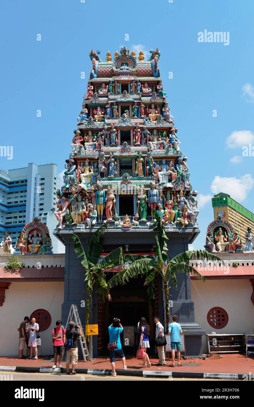 Female tourist singapore hi-res stock photography and images - Alamy