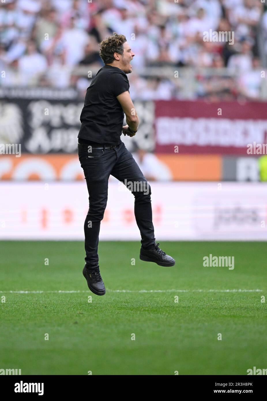 Coach Edin Terzic Borussia Dortmund BVB, goal celebration, air jump ...