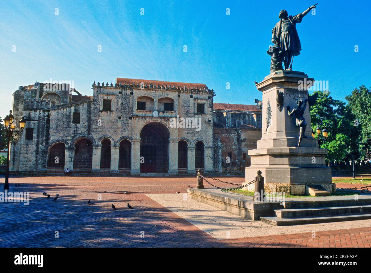 Dominican republic santo domingo statue hi-res stock photography and ...