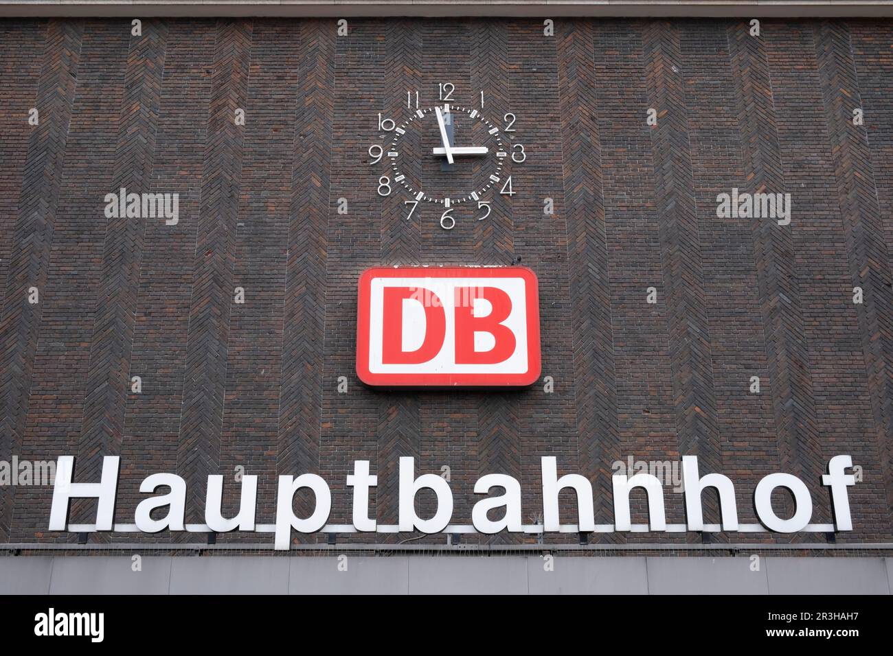 Rail sign hi-res stock photography and images - Alamy