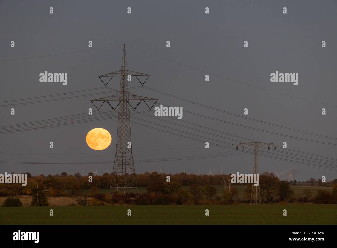Overhead line tower hi-res stock photography and images - Alamy