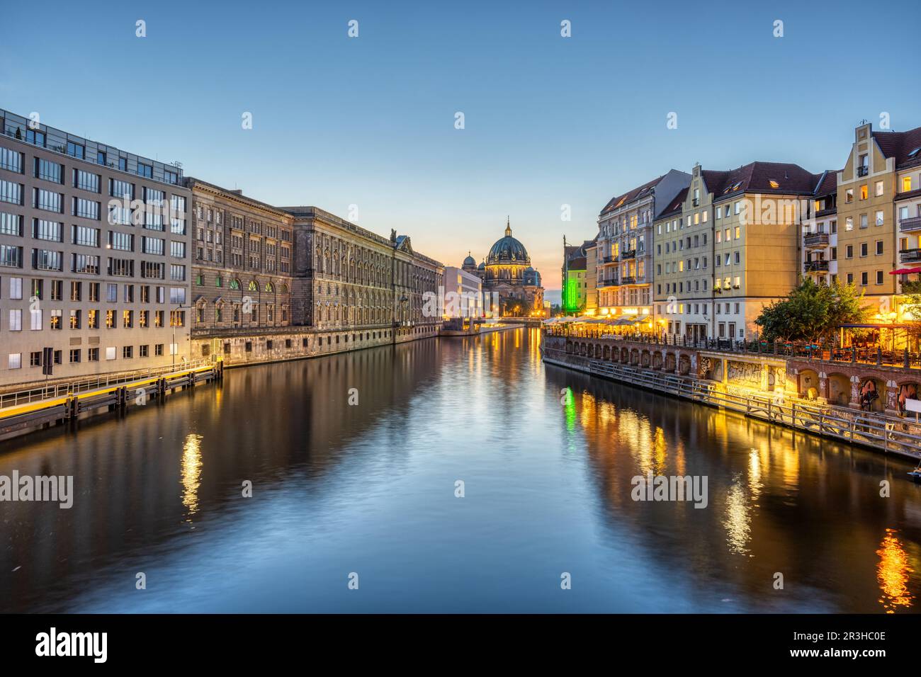 The river Spree in Berlin with the Nicolaiviertel and the Cathedral ...