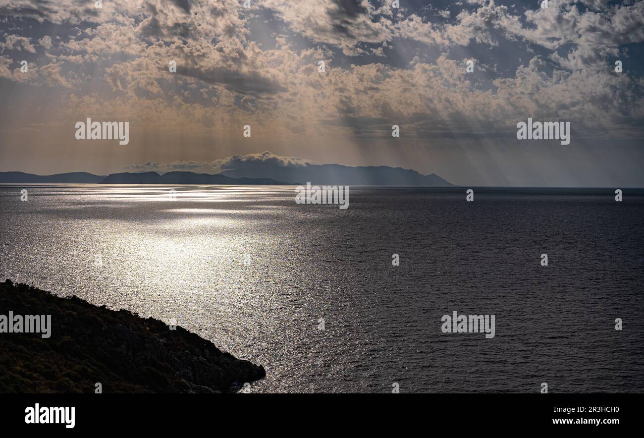 God rays sunset beach hi-res stock photography and images - Alamy