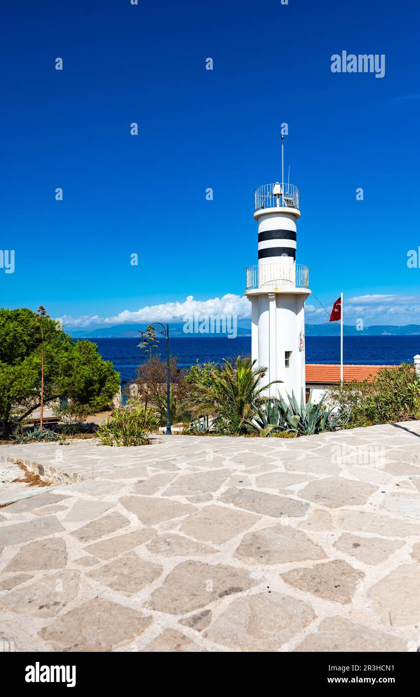 White lighthouse ocean shore hi-res stock photography and images - Alamy