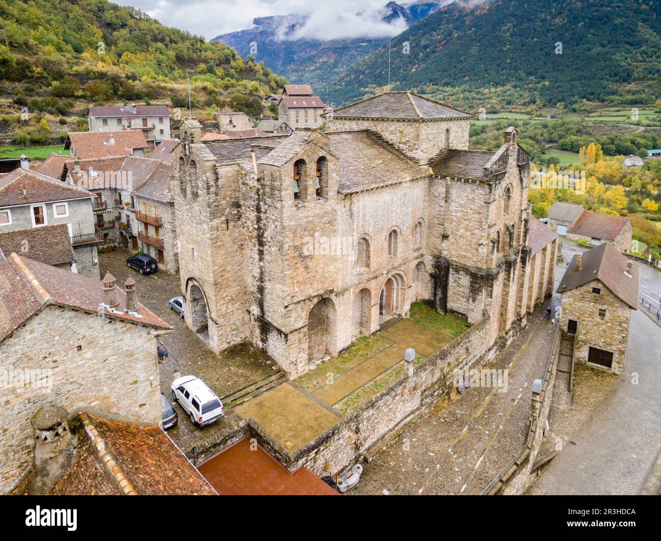 Monasteries of aragon of the 9th century hi-res stock photography and ...